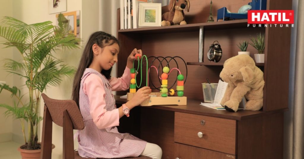 ছোটদের পড়ার টেবিল: ছোটদের পড়ার টেবিলের দাম কেমন হতে পারে?